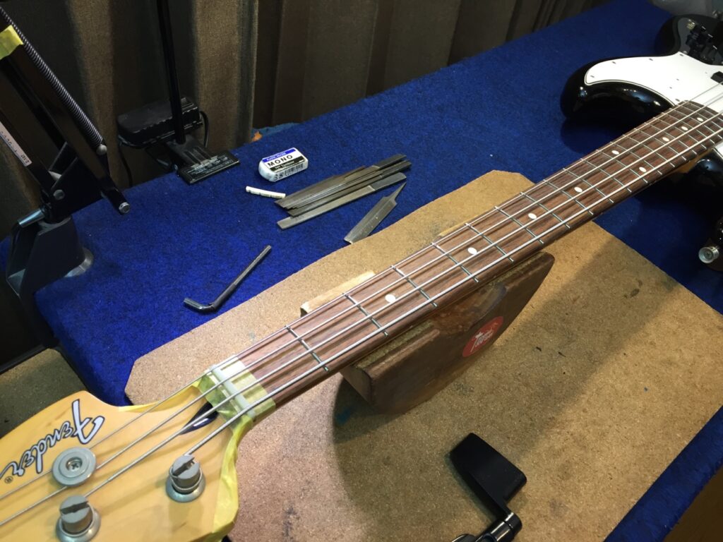 フレットを打った【フェンダージャパンのブラックJBのハイポジション修正-5】 | Birdcageブログ