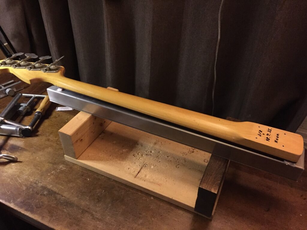 ヒーター修正と配線修理【MoonのフレットレスJBの修理-1】 | Birdcageブログ