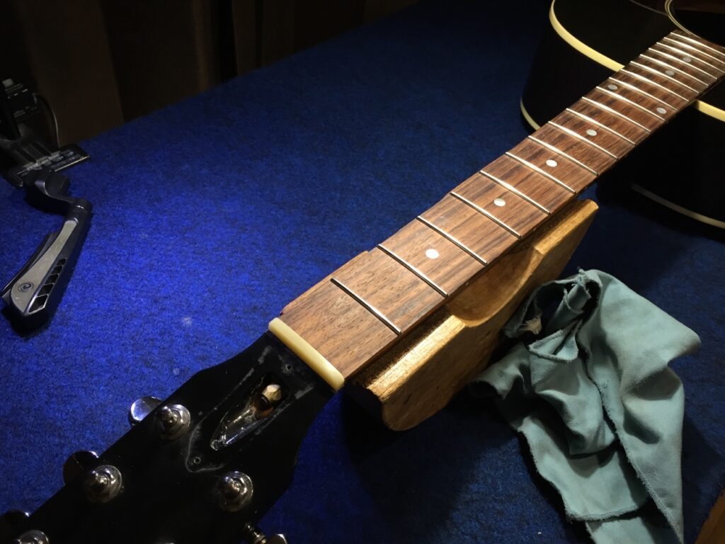 ナットの成形【ギブソンL-00のフレット交換-10】 | Birdcageブログ